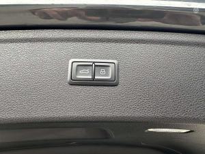 Pelēks Audi Q5 2018 Tauragė, ar dzinēja tilpumu 2.97 L un nobraukumu 195 tūkst. km par 20000 €, foto 20 vietnē AUTOMOTO.COM.LV
