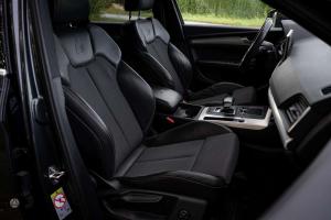 Pelēks Audi Q5 2018 Elektrėnai, ar dzinēja tilpumu 2.00 L un nobraukumu 195 tūkst. km par 20900 €, foto 15 vietnē AUTOMOTO.COM.LV