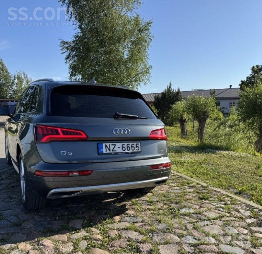 Grey Audi Q5 2019 in Liepaja, with an engine capacity of 2.00 L and mileage of 106 thousand km for 28500 €, photo 3 on AUTOMOTO.COM.LV