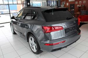 Pelēks Audi Q5 2019 Klaipėda, ar dzinēja tilpumu 3.00 L un nobraukumu 62 tūkst. km par 36900 €, foto 4 vietnē AUTOMOTO.COM.LV