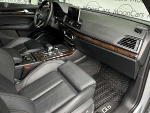 Grey Audi Q5 2019 in Vilnius, with an engine capacity of 1.98 L and mileage of 118 thousand km for 22300 €, photo 12 on AUTOMOTO.COM.LV