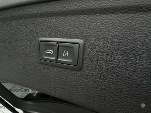 Grey Audi Q5 2019 in Vilnius, with an engine capacity of 1.98 L and mileage of 118 thousand km for 22300 €, photo 22 on AUTOMOTO.COM.LV