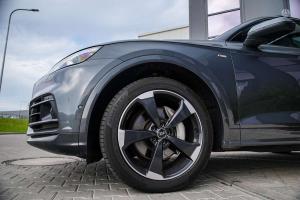 Grey Audi Q5 2019 in Kaunas, with an engine capacity of 2.97 L and mileage of 252 thousand km for 25950 €, photo 7 on AUTOMOTO.COM.LV