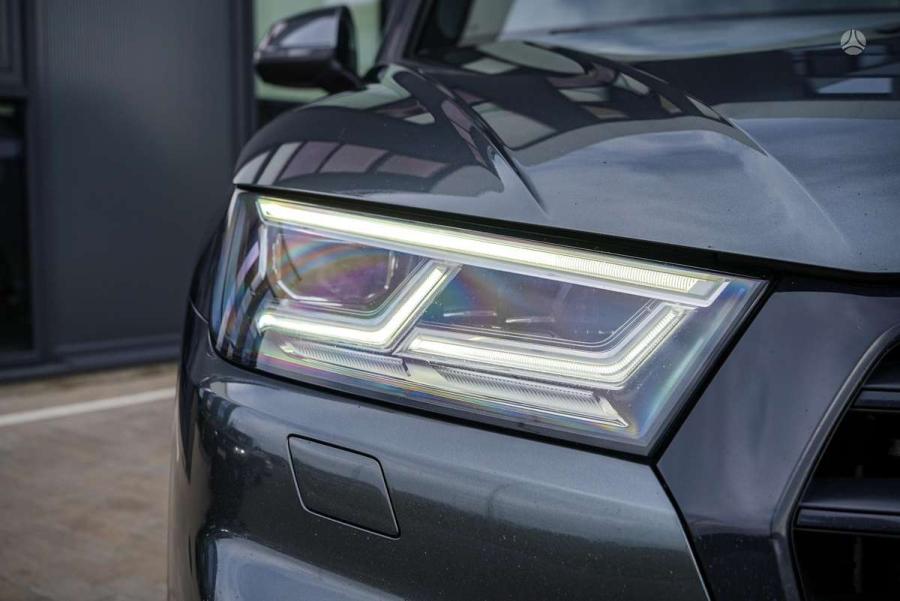 Grey Audi Q5 2019 in Kaunas, with an engine capacity of 2.97 L and mileage of 252 thousand km for 25950 €, photo 8 on AUTOMOTO.COM.LV