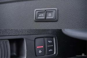 Grey Audi Q5 2019 in Kaunas, with an engine capacity of 2.97 L and mileage of 252 thousand km for 25950 €, photo 16 on AUTOMOTO.COM.LV