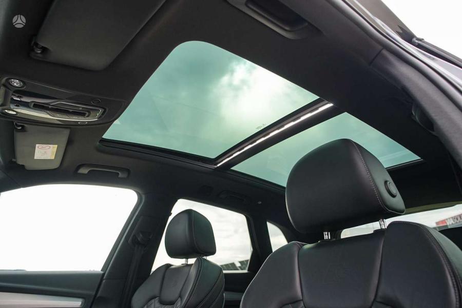 Grey Audi Q5 2019 in Kaunas, with an engine capacity of 2.97 L and mileage of 252 thousand km for 25950 €, photo 32 on AUTOMOTO.COM.LV