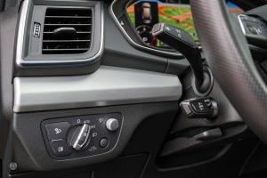 Grey Audi Q5 2019 in Kaunas, with an engine capacity of 2.97 L and mileage of 252 thousand km for 25950 €, photo 33 on AUTOMOTO.COM.LV