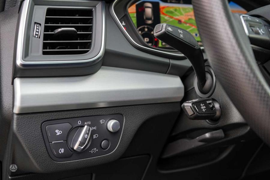 Grey Audi Q5 2019 in Kaunas, with an engine capacity of 2.97 L and mileage of 252 thousand km for 25950 €, photo 33 on AUTOMOTO.COM.LV