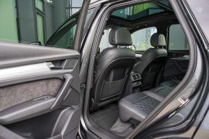 Grey Audi Q5 2019 in Kaunas, with an engine capacity of 2.97 L and mileage of 252 thousand km for 25950 €, photo 35 on AUTOMOTO.COM.LV