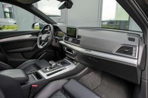 Grey Audi Q5 2019 in Kaunas, with an engine capacity of 2.97 L and mileage of 252 thousand km for 25950 €, photo 41 on AUTOMOTO.COM.LV