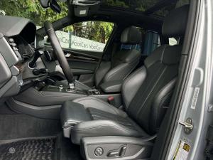 Grey Audi Q5 2019 in Vilnius, with an engine capacity of 1.98 L and mileage of 118 thousand km for 22300 €, photo 10 on AUTOMOTO.COM.LV