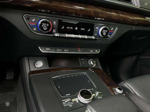 Grey Audi Q5 2019 in Vilnius, with an engine capacity of 1.98 L and mileage of 118 thousand km for 22300 €, photo 17 on AUTOMOTO.COM.LV