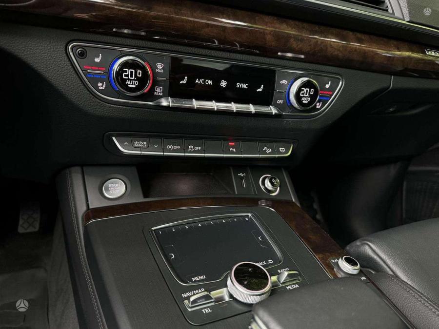 Grey Audi Q5 2019 in Vilnius, with an engine capacity of 1.98 L and mileage of 118 thousand km for 22300 €, photo 17 on AUTOMOTO.COM.LV