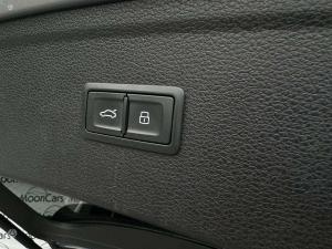 Grey Audi Q5 2019 in Vilnius, with an engine capacity of 1.98 L and mileage of 118 thousand km for 22300 €, photo 22 on AUTOMOTO.COM.LV