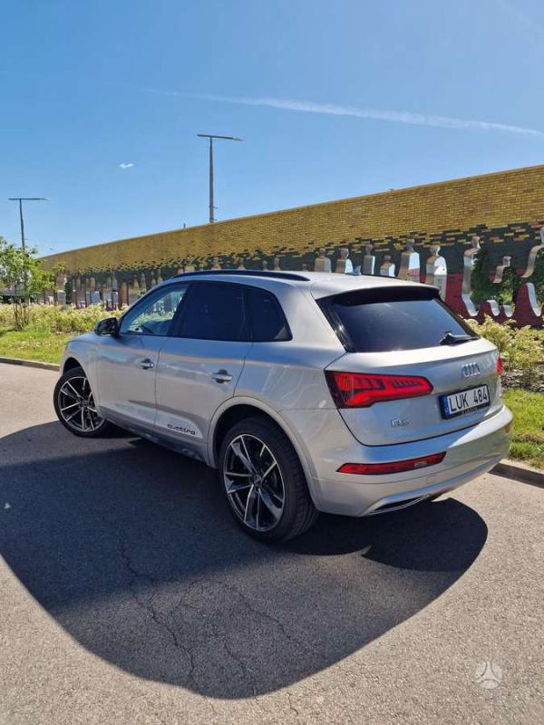 Grey Audi Q5 2019 in Vilnius, with an engine capacity of 1.98 L and mileage of 154 thousand km for 19800 €, photo 3 on AUTOMOTO.COM.LV