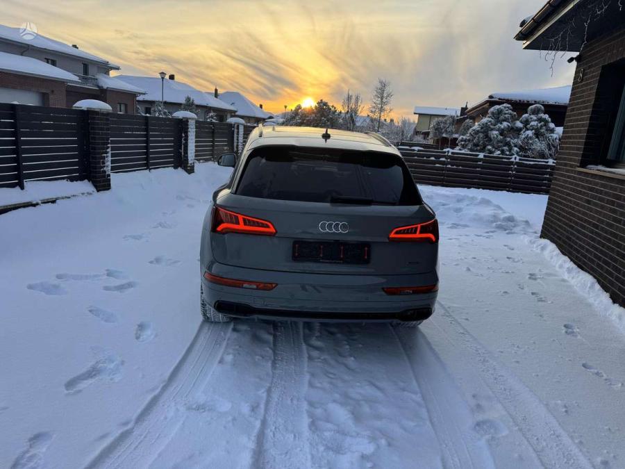 Grey Audi Q5 2020 in Klaipeda, with an engine capacity of 1.97 L and mileage of 98 thousand km for 30450 €, photo 5 on AUTOMOTO.COM.LV
