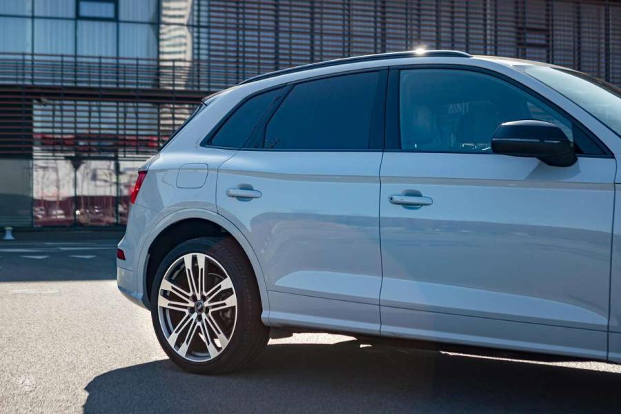 Grey Audi Q5 2020 in Klaipeda, with an engine capacity of 2.00 L and mileage of 59 thousand km for 28999 €, photo 9 on AUTOMOTO.COM.LV