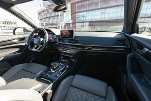 Grey Audi Q5 2020 in Klaipeda, with an engine capacity of 2.00 L and mileage of 59 thousand km for 28999 €, photo 36 on AUTOMOTO.COM.LV