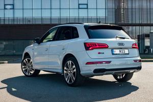 Grey Audi Q5 2020 in Klaipeda, with an engine capacity of 2.00 L and mileage of 59 thousand km for 28999 €, photo 14 on AUTOMOTO.COM.LV