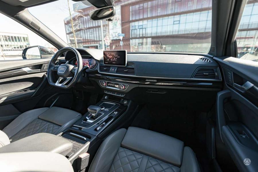 Grey Audi Q5 2020 in Klaipeda, with an engine capacity of 2.00 L and mileage of 59 thousand km for 28999 €, photo 36 on AUTOMOTO.COM.LV