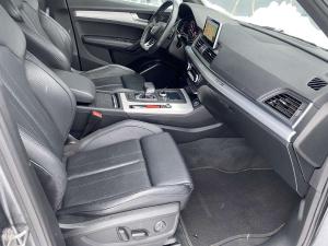 Grey Audi Q5 2020 in Vilnius, with an engine capacity of 3.00 L and mileage of 104 thousand km for 29999 €, photo 5 on AUTOMOTO.COM.LV