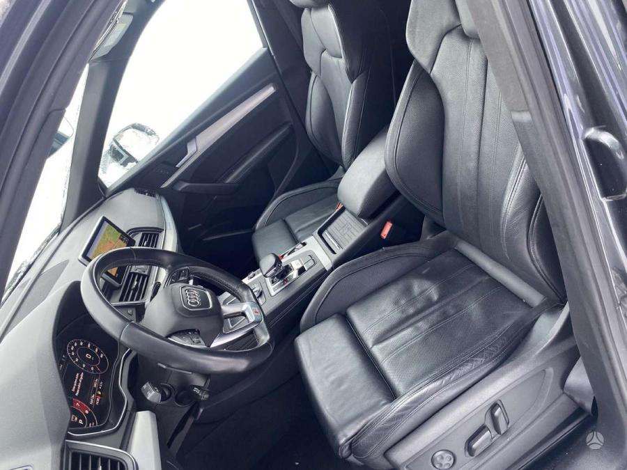 Grey Audi Q5 2020 in Vilnius, with an engine capacity of 3.00 L and mileage of 104 thousand km for 29999 €, photo 6 on AUTOMOTO.COM.LV