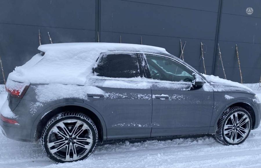 Grey Audi Q5 2020 in Vilnius, with an engine capacity of 3.00 L and mileage of 104 thousand km for 29999 €, photo 29 on AUTOMOTO.COM.LV