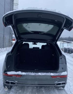 Grey Audi Q5 2020 in Vilnius, with an engine capacity of 3.00 L and mileage of 104 thousand km for 29999 €, photo 30 on AUTOMOTO.COM.LV