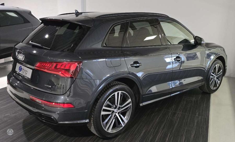 Grey Audi Q5 2020 in Siauliai, with an engine capacity of 1.97 L and mileage of 78 thousand km for 29500 €, photo 4 on AUTOMOTO.COM.LV