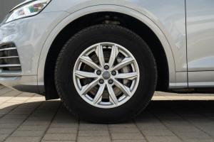 Grey Audi Q5 2020 in Vilnius, with an engine capacity of 2.00 L and mileage of 133 thousand km for 29100 €, photo 4 on AUTOMOTO.COM.LV