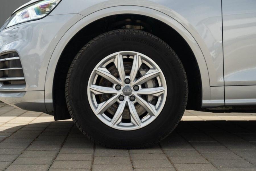 Grey Audi Q5 2020 in Vilnius, with an engine capacity of 2.00 L and mileage of 133 thousand km for 29100 €, photo 4 on AUTOMOTO.COM.LV