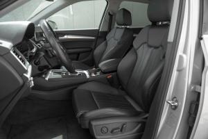 Grey Audi Q5 2020 in Vilnius, with an engine capacity of 2.00 L and mileage of 133 thousand km for 29100 €, photo 5 on AUTOMOTO.COM.LV
