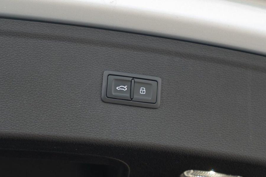 Grey Audi Q5 2020 in Vilnius, with an engine capacity of 2.00 L and mileage of 133 thousand km for 29100 €, photo 15 on AUTOMOTO.COM.LV