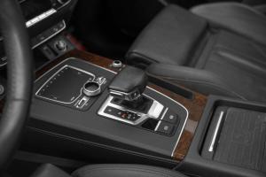 Pelēks Audi Q5 2020 Viļņa, ar dzinēja tilpumu 2.00 L un nobraukumu 158 tūkst. km par 26600 €, foto 10 vietnē AUTOMOTO.COM.LV