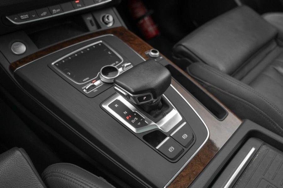 Pelēks Audi Q5 2020 Viļņa, ar dzinēja tilpumu 2.00 L un nobraukumu 158 tūkst. km par 26600 €, foto 23 vietnē AUTOMOTO.COM.LV