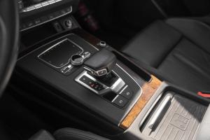 Pelēks Audi Q5 2020 Viļņa, ar dzinēja tilpumu 2.00 L un nobraukumu 158 tūkst. km par 26600 €, foto 37 vietnē AUTOMOTO.COM.LV