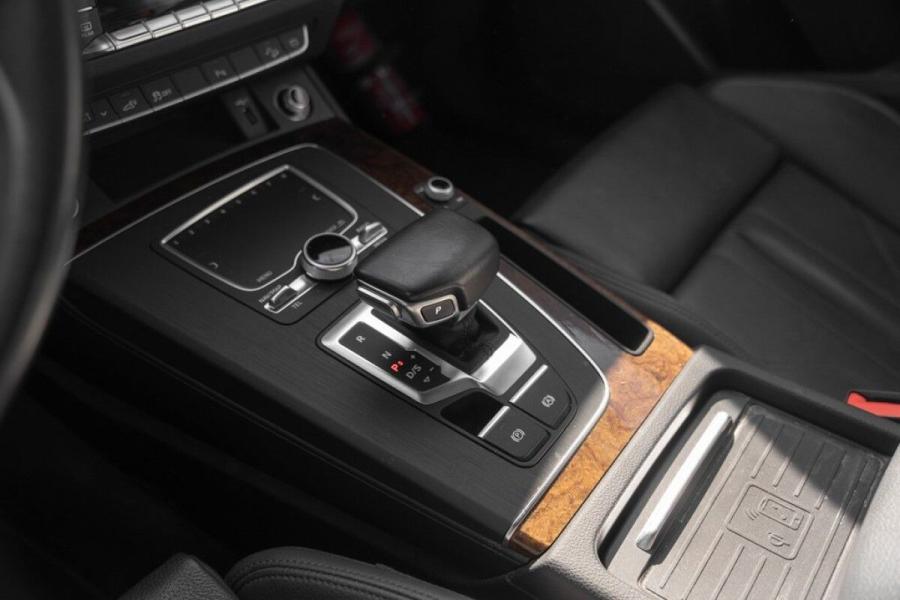 Pelēks Audi Q5 2020 Viļņa, ar dzinēja tilpumu 2.00 L un nobraukumu 158 tūkst. km par 26600 €, foto 37 vietnē AUTOMOTO.COM.LV