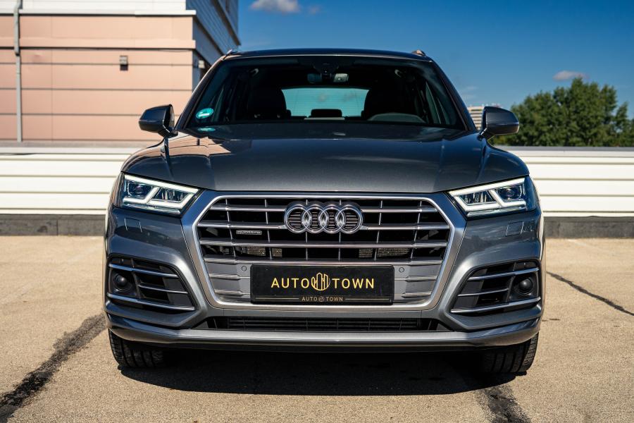 Grey Audi Q5 2020 in Riga, with an engine capacity of 3.00 L and mileage of 203 thousand km for 24990 €, photo 4 on AUTOMOTO.COM.LV