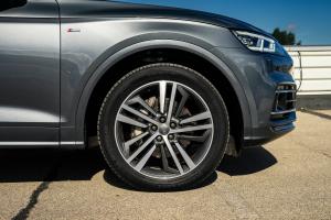 Grey Audi Q5 2020 in Riga, with an engine capacity of 3.00 L and mileage of 203 thousand km for 24990 €, photo 7 on AUTOMOTO.COM.LV
