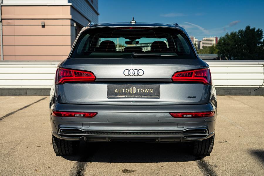 Grey Audi Q5 2020 in Riga, with an engine capacity of 3.00 L and mileage of 203 thousand km for 24990 €, photo 10 on AUTOMOTO.COM.LV