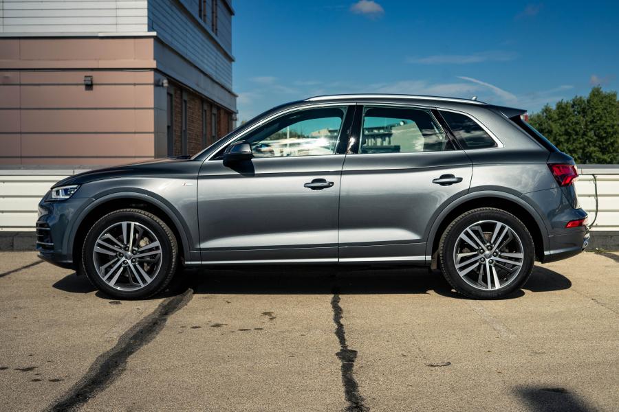 Grey Audi Q5 2020 in Riga, with an engine capacity of 3.00 L and mileage of 203 thousand km for 24990 €, photo 12 on AUTOMOTO.COM.LV