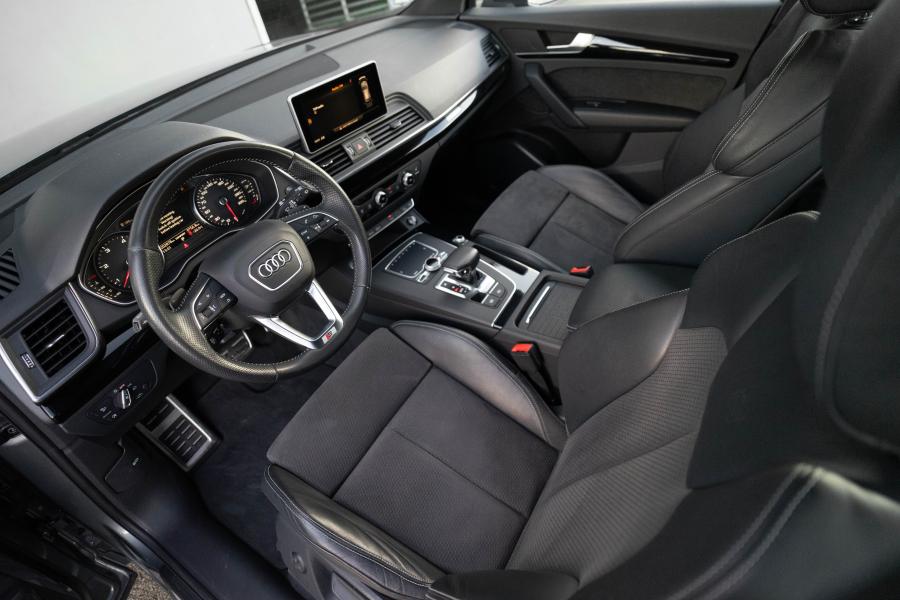 Grey Audi Q5 2020 in Riga, with an engine capacity of 3.00 L and mileage of 203 thousand km for 24990 €, photo 13 on AUTOMOTO.COM.LV