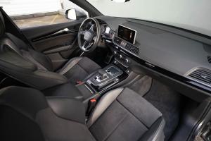 Grey Audi Q5 2020 in Riga, with an engine capacity of 3.00 L and mileage of 203 thousand km for 24990 €, photo 18 on AUTOMOTO.COM.LV