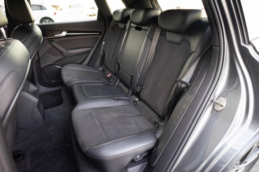 Grey Audi Q5 2020 in Riga, with an engine capacity of 3.00 L and mileage of 203 thousand km for 24990 €, photo 31 on AUTOMOTO.COM.LV