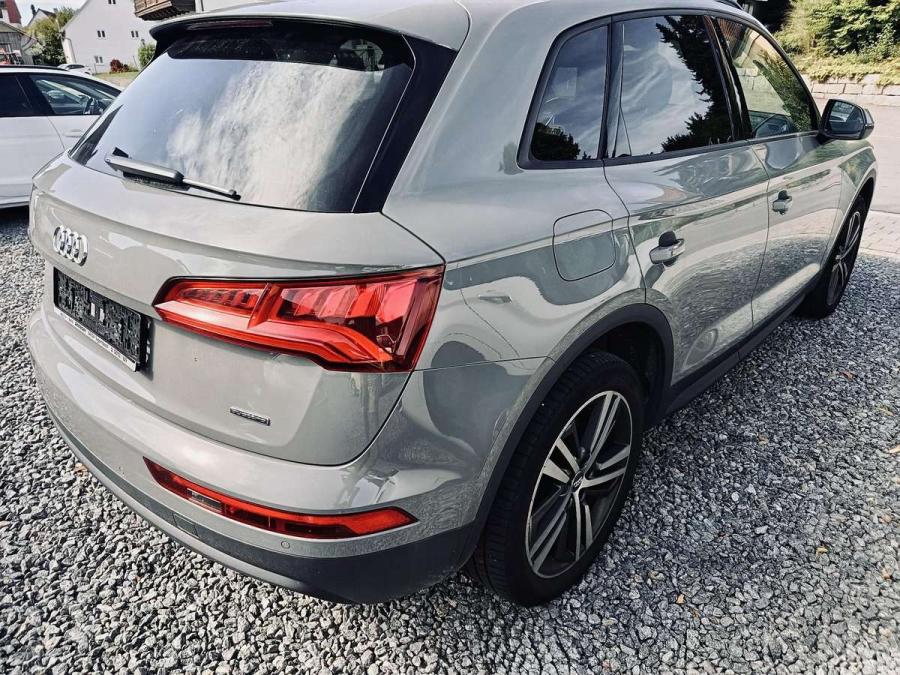 Grey Audi Q5 2020 in Utena, with an engine capacity of 2.97 L and mileage of 313 thousand km for 19950 €, photo 4 on AUTOMOTO.COM.LV