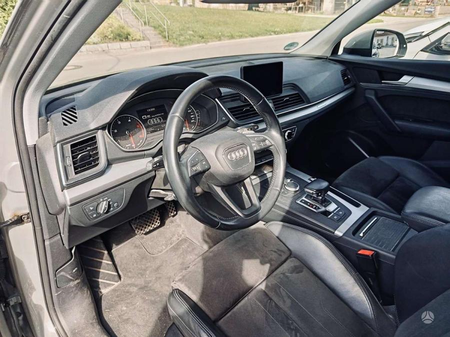 Grey Audi Q5 2020 in Utena, with an engine capacity of 2.97 L and mileage of 313 thousand km for 19950 €, photo 20 on AUTOMOTO.COM.LV