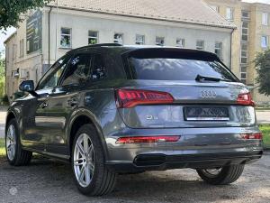 Grey Audi Q5 2020 in Ukmerge, with an engine capacity of 1.98 L and mileage of 198 thousand km for 21950 €, photo 5 on AUTOMOTO.COM.LV