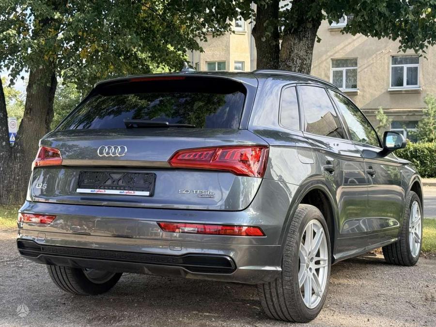 Grey Audi Q5 2020 in Ukmerge, with an engine capacity of 1.98 L and mileage of 198 thousand km for 21950 €, photo 6 on AUTOMOTO.COM.LV