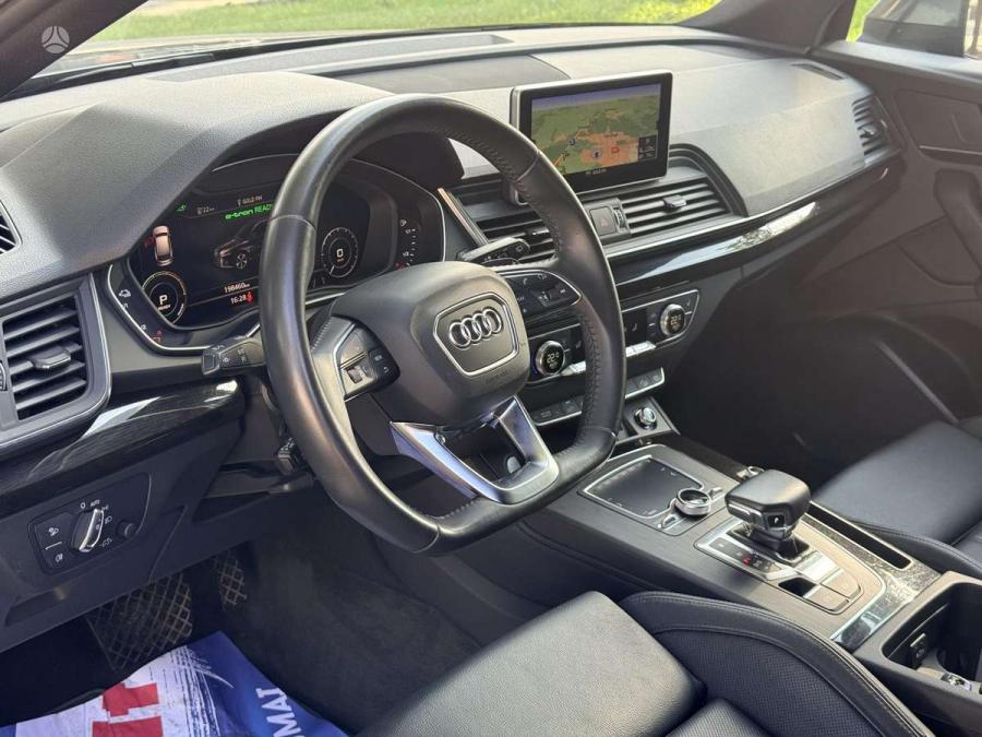 Grey Audi Q5 2020 in Ukmerge, with an engine capacity of 1.98 L and mileage of 198 thousand km for 21950 €, photo 10 on AUTOMOTO.COM.LV