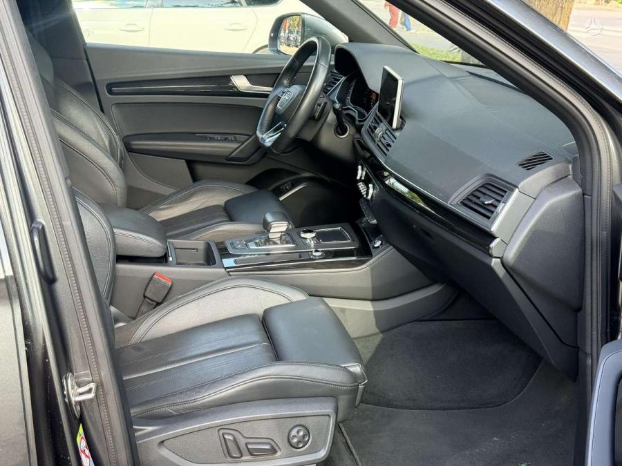 Grey Audi Q5 2020 in Ukmerge, with an engine capacity of 1.98 L and mileage of 198 thousand km for 21950 €, photo 17 on AUTOMOTO.COM.LV